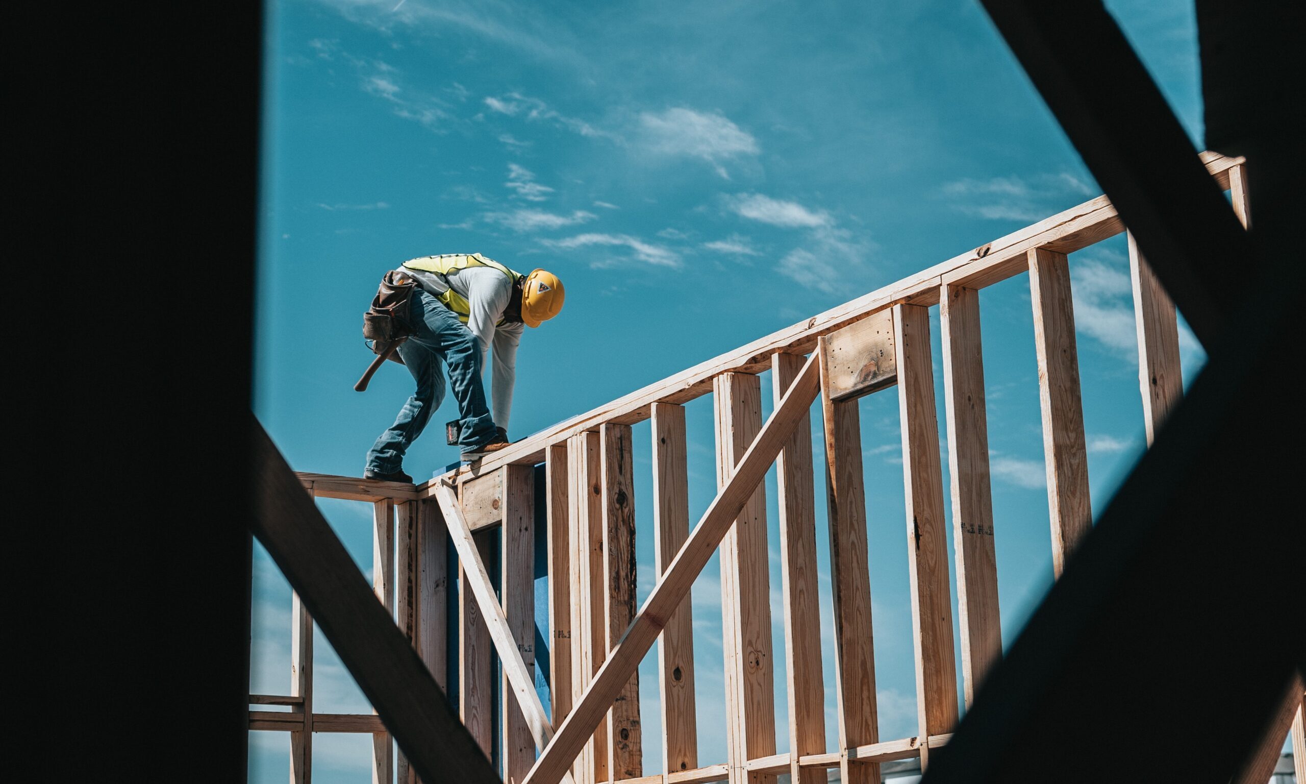 9 Vital Tips for Working Safely at Height | Peoplesafe