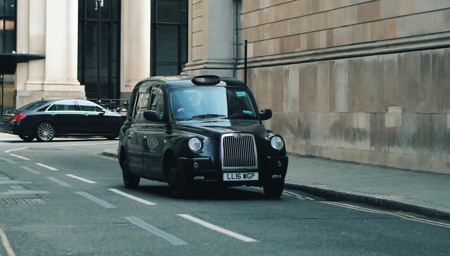 16 Tips For Commuting Safely In The Dark | Peoplesafe